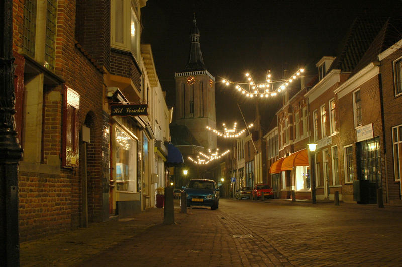 ‘Avondklok heftige maatregel voor iedereen’